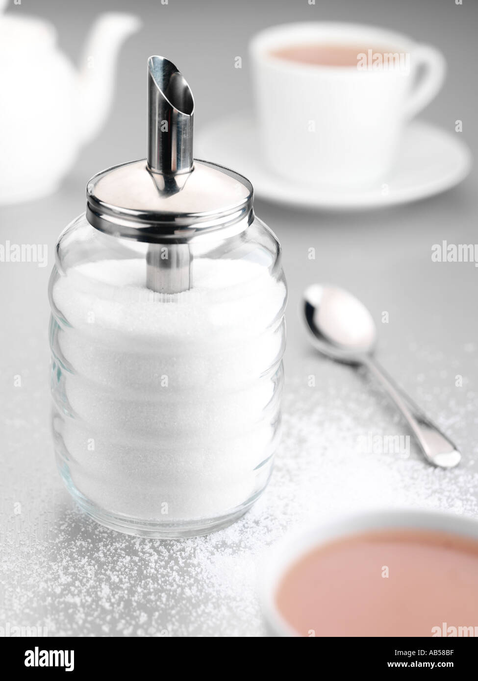 Sugar dispenser table hi-res stock photography and images - Alamy