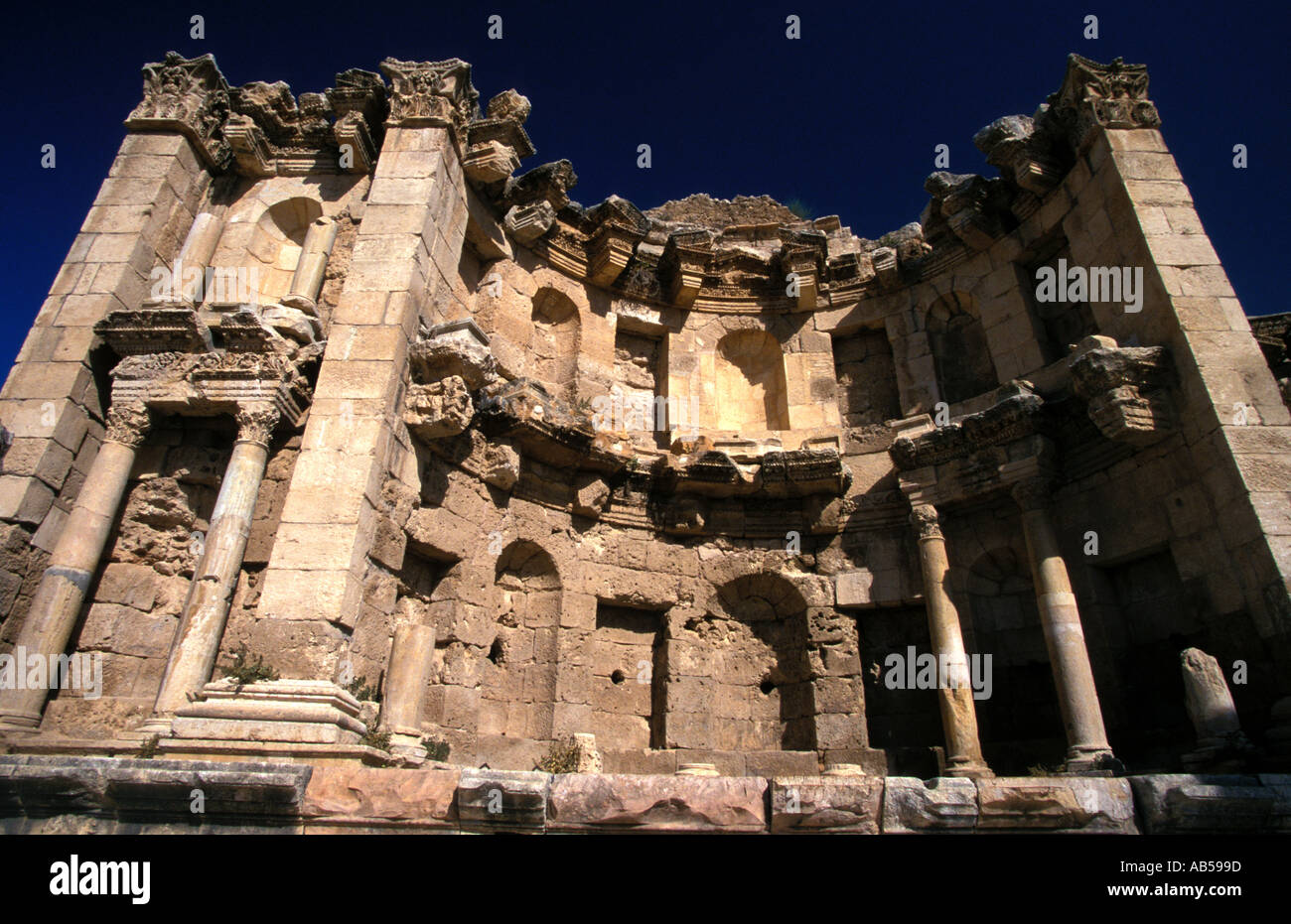 The Nymphaeum Jerash Jordan Stock Photo - Alamy