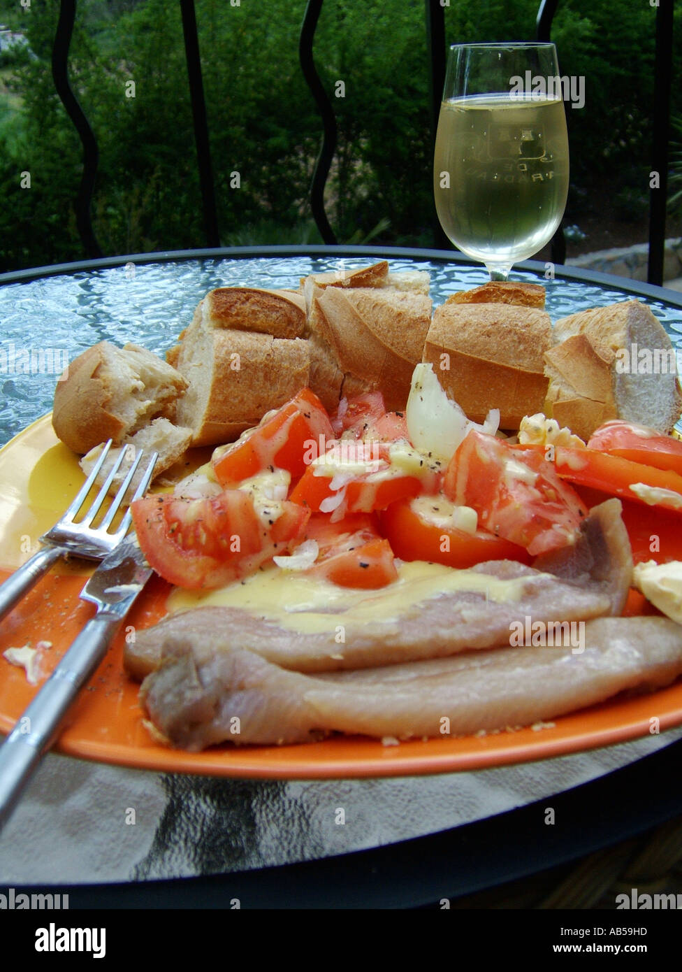 France lunch tomato salad wine Stock Photo - Alamy