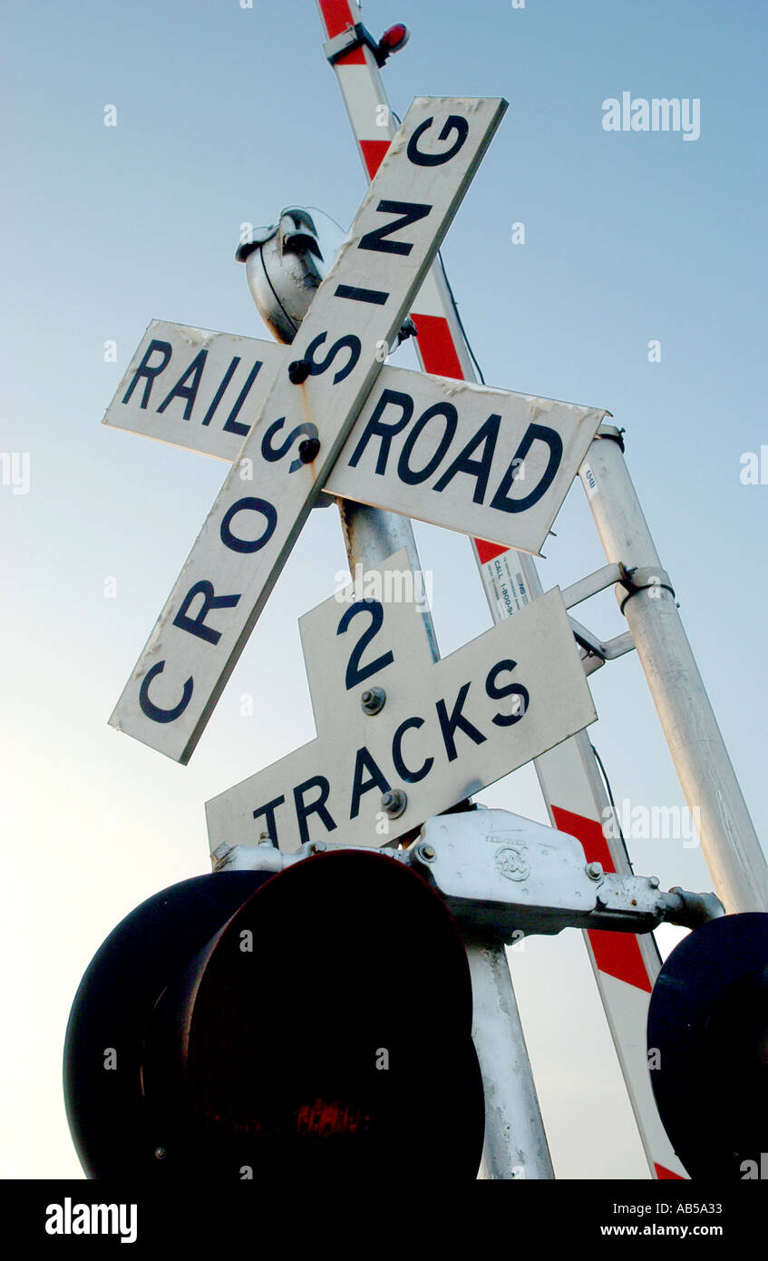 Railroad crossing gate arm hi-res stock photography and images - Alamy