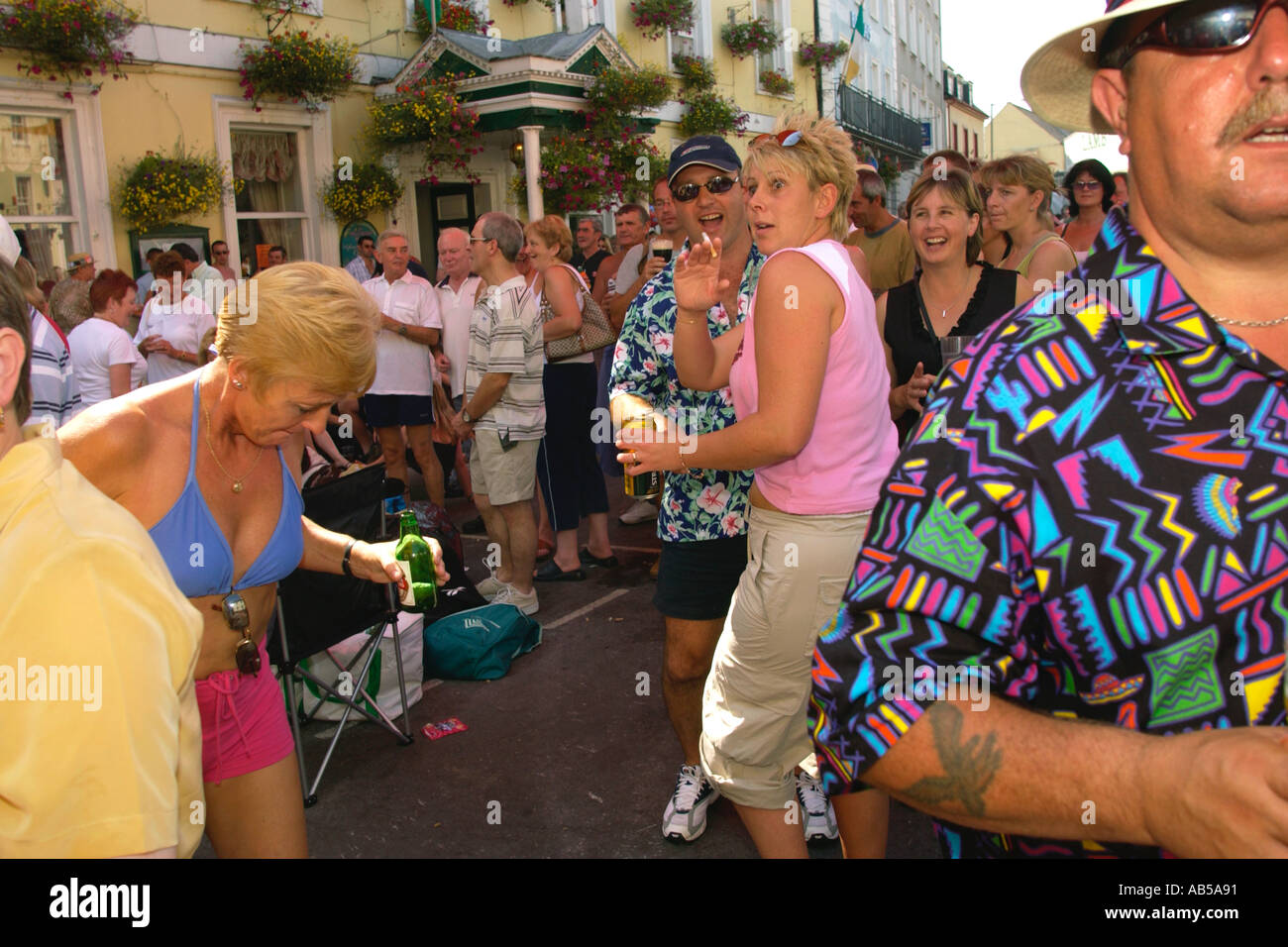 Drunk woman on street hi-res stock photography and images - Alamy