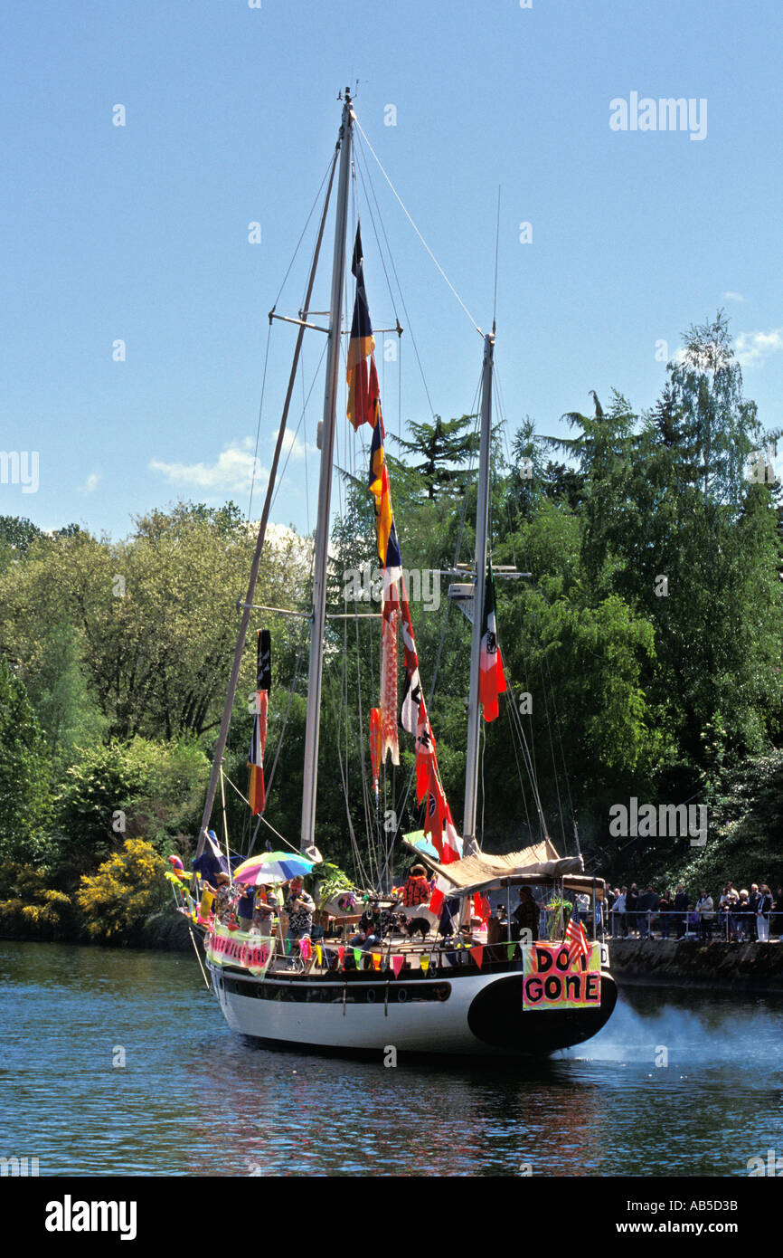 Opening day boating parade seattle hi-res stock photography and images ...