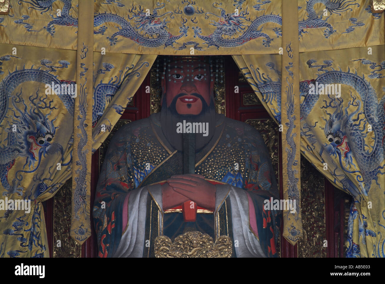 Kongzi statue hi-res stock photography and images - Alamy