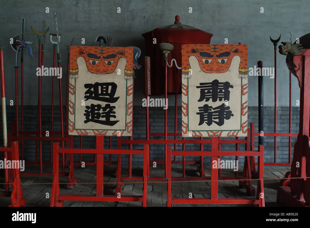 Kongzi statue hi-res stock photography and images - Alamy