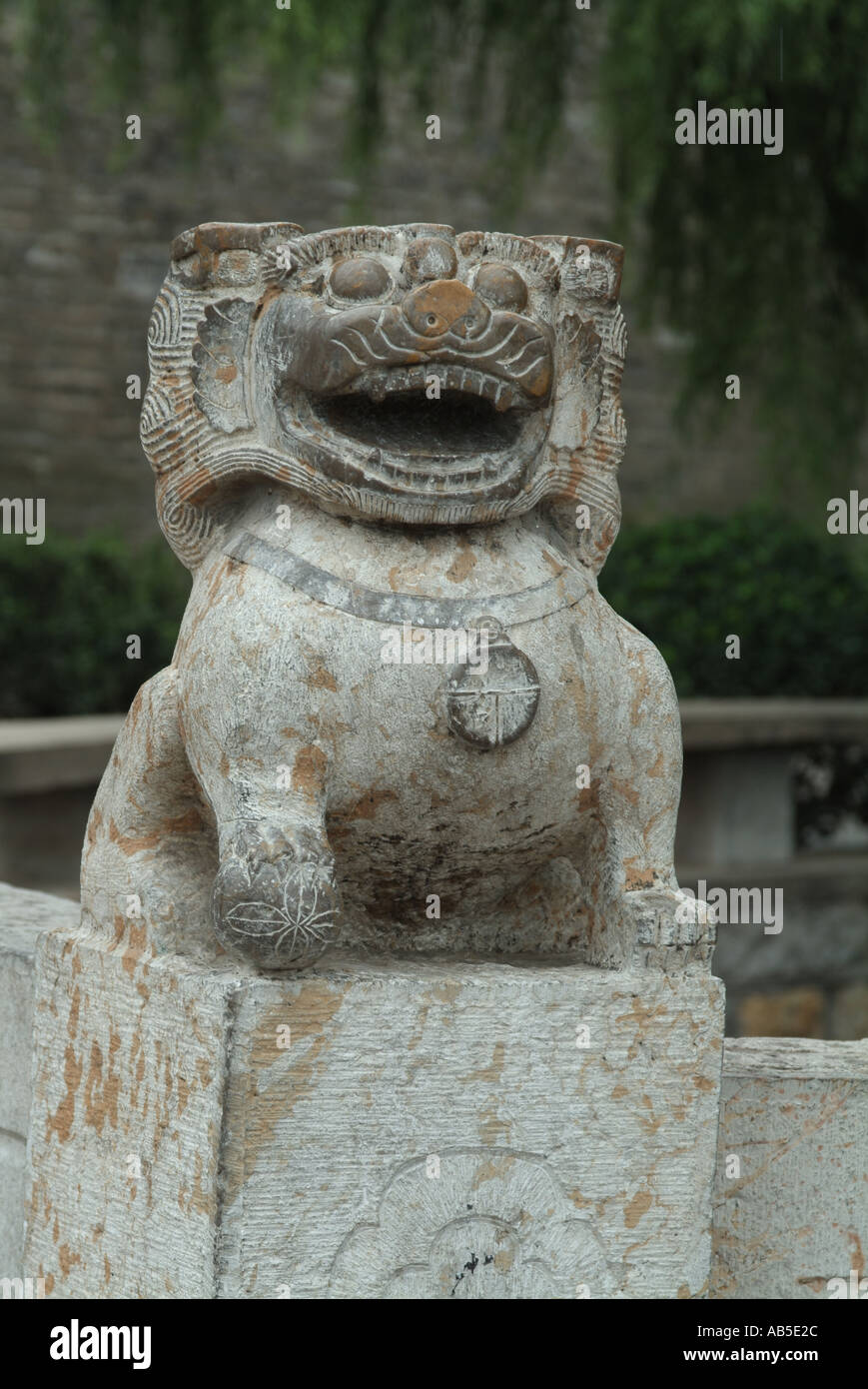 Kongzi statue hi-res stock photography and images - Alamy