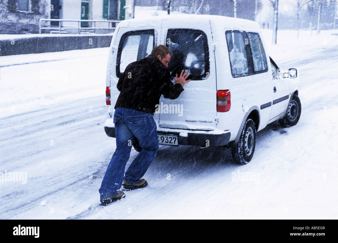 Pushing a car uphill hi-res stock photography and images - Alamy