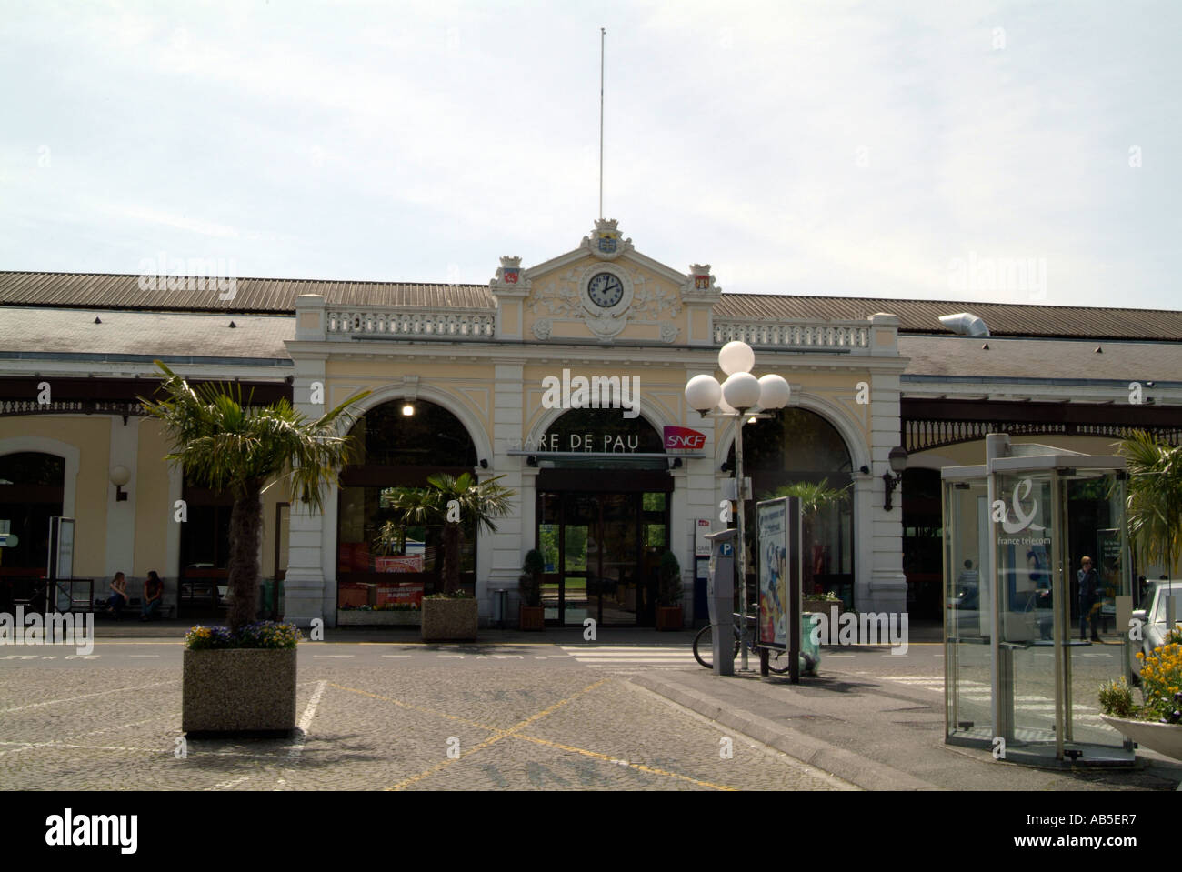 pau, railway, station, train, south, of, france, ryanair, destination ...