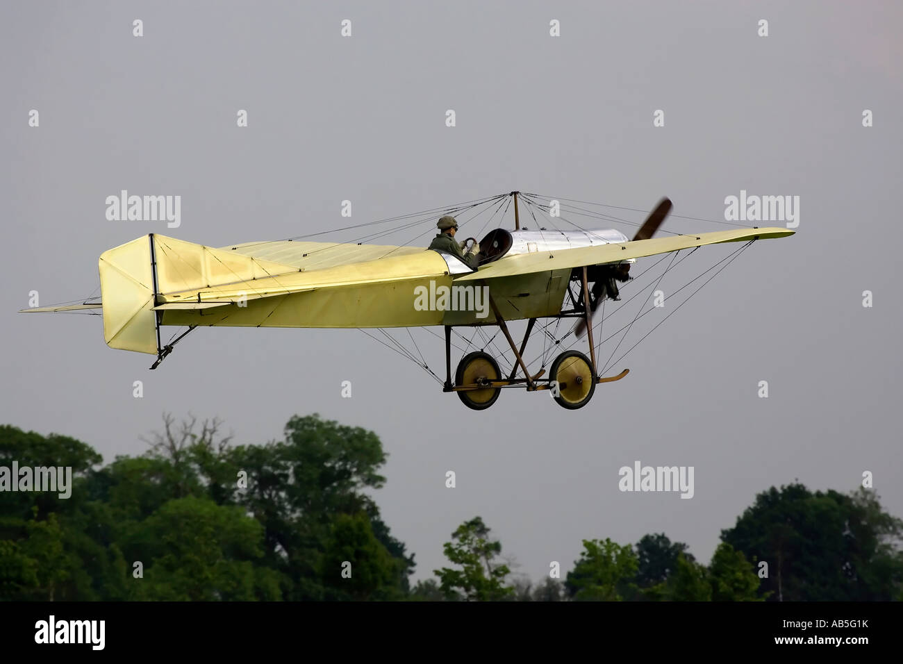 An old edwardian flying machine the 1912 Blackburn The oldest flying ...
