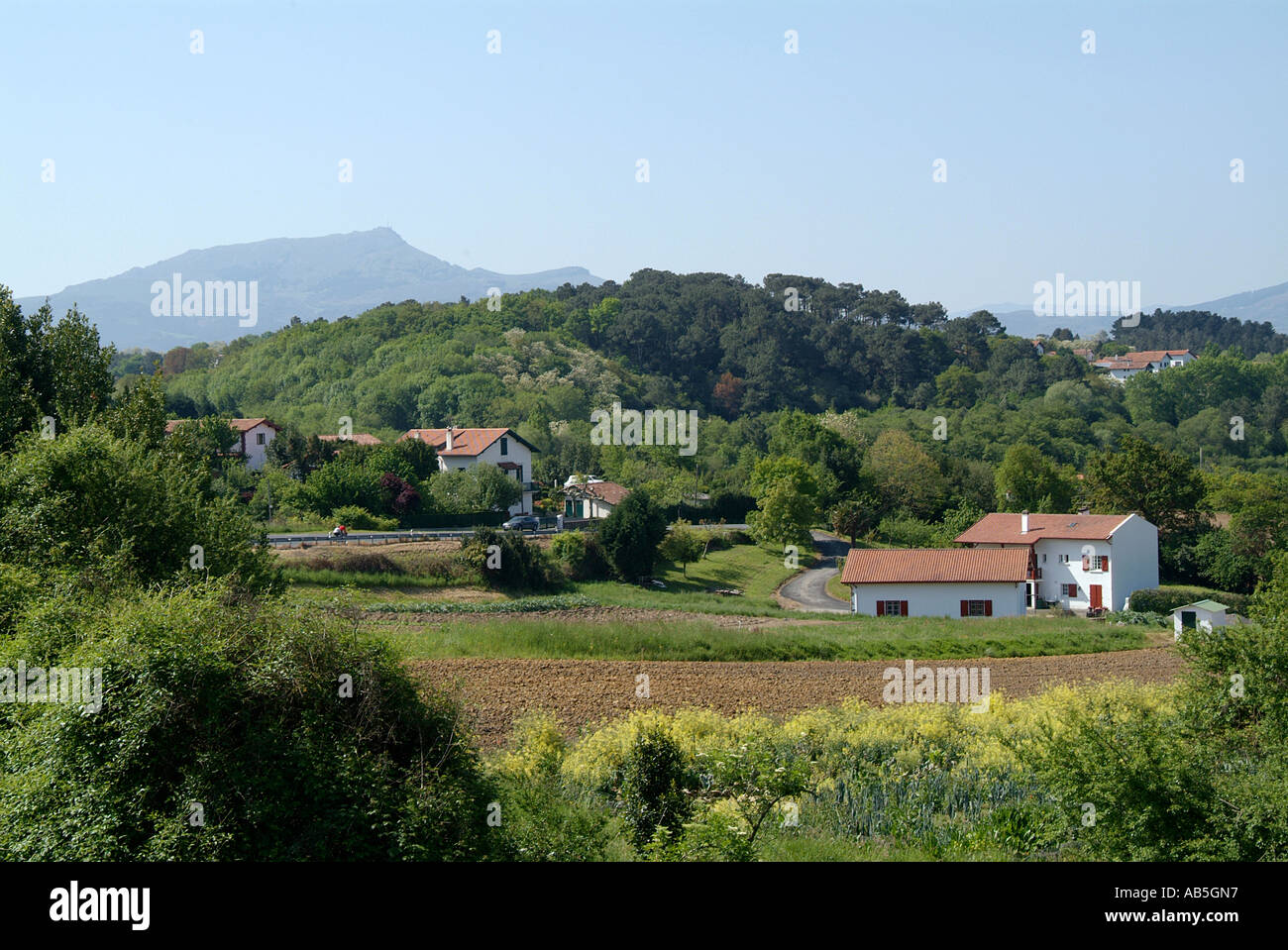 French farmhouse hi-res stock photography and images - Alamy