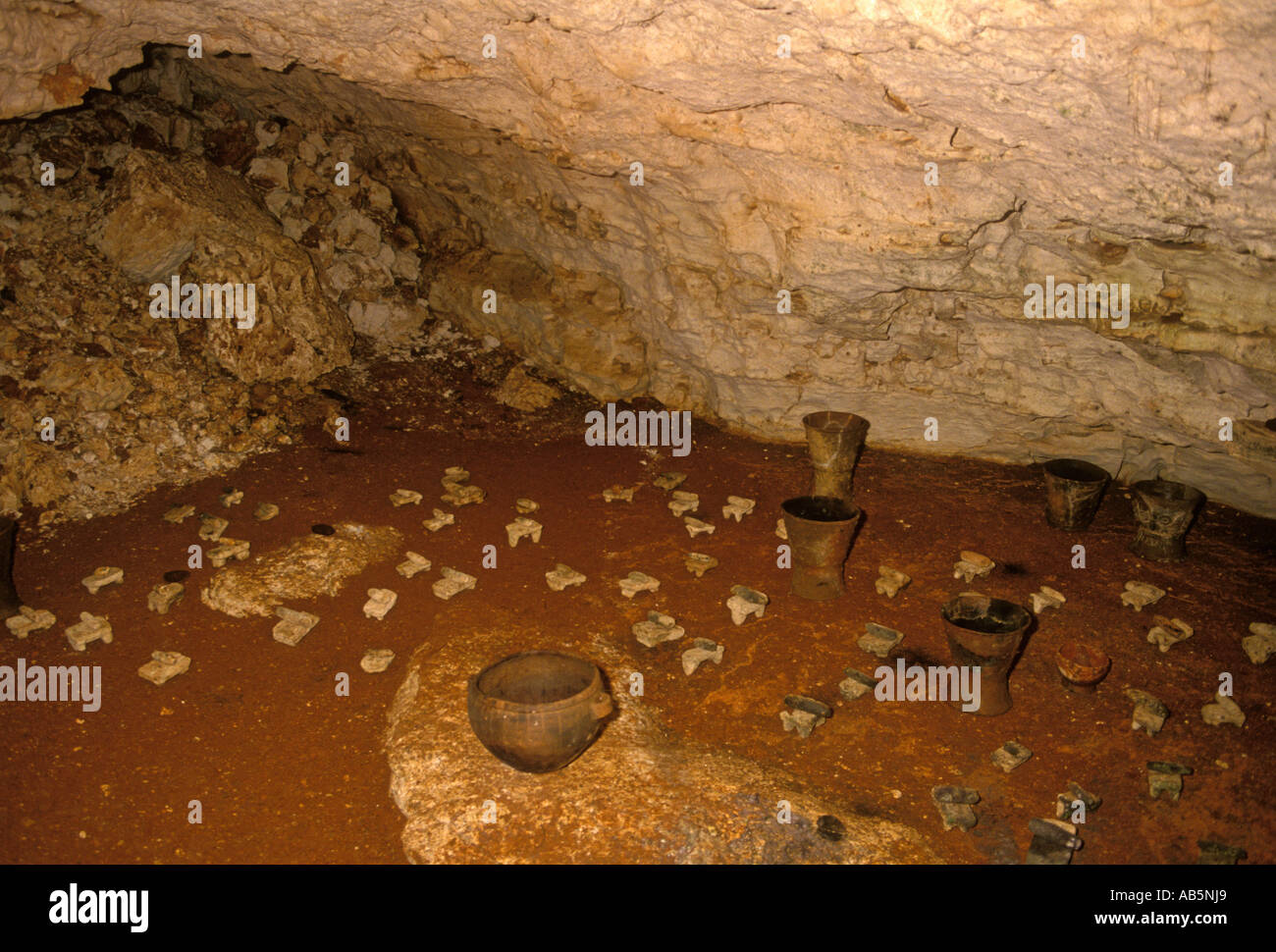Mayan ceremonial objects, Balankanche Cave, Gruta de Balankanche ...