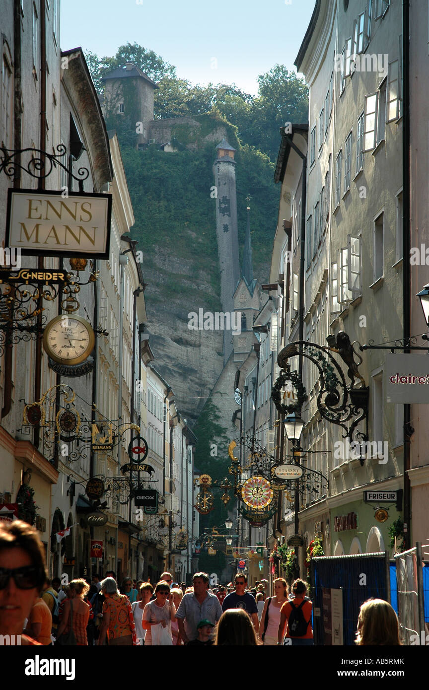 Salzburg central street, Getreidegasse Stock Photo - Alamy