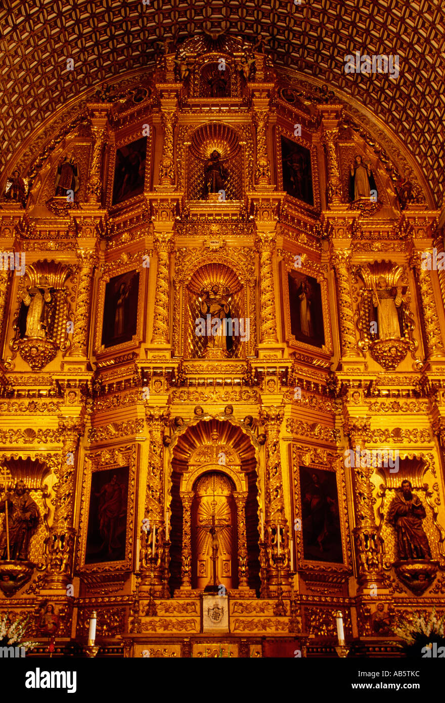 high Altar, Santo Domingo de Guzman Church, Roman Catholic church ...