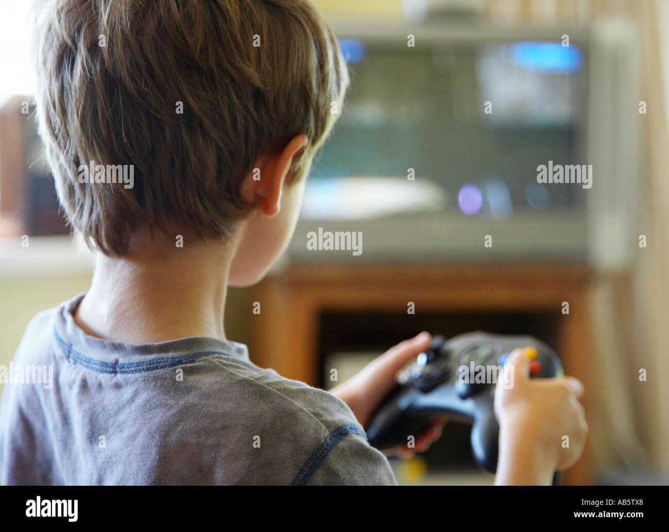Playing xbox child hi-res stock photography and images - Alamy