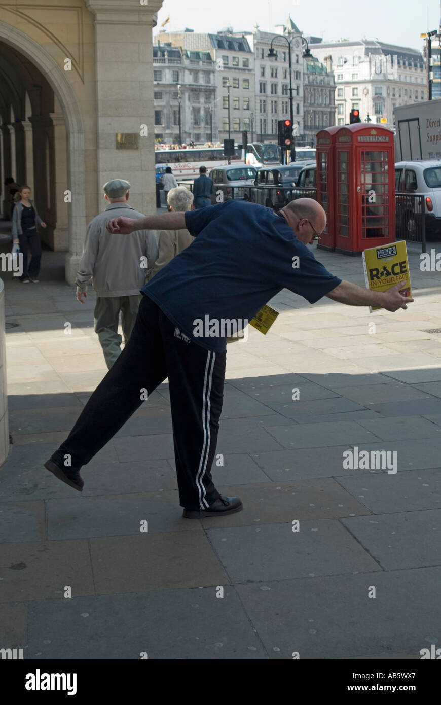 Male big issue seller hi-res stock photography and images - Alamy