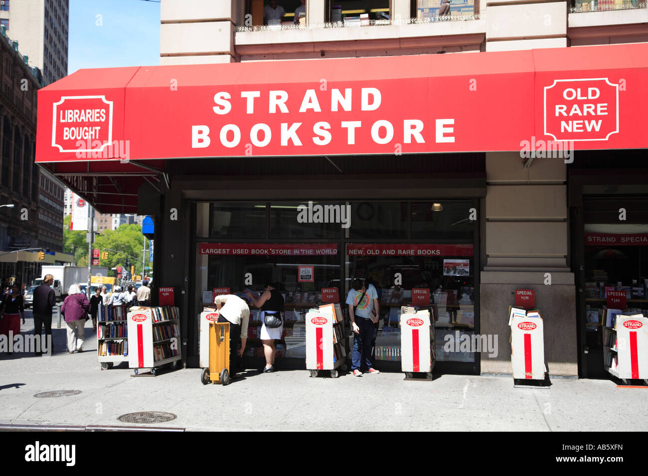The strand bookstore hi-res stock photography and images - Alamy