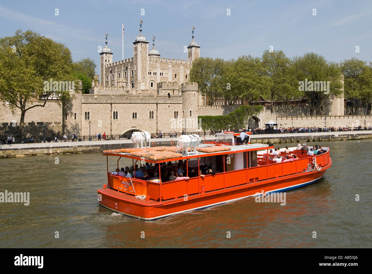 Pool of london boat hi-res stock photography and images - Alamy