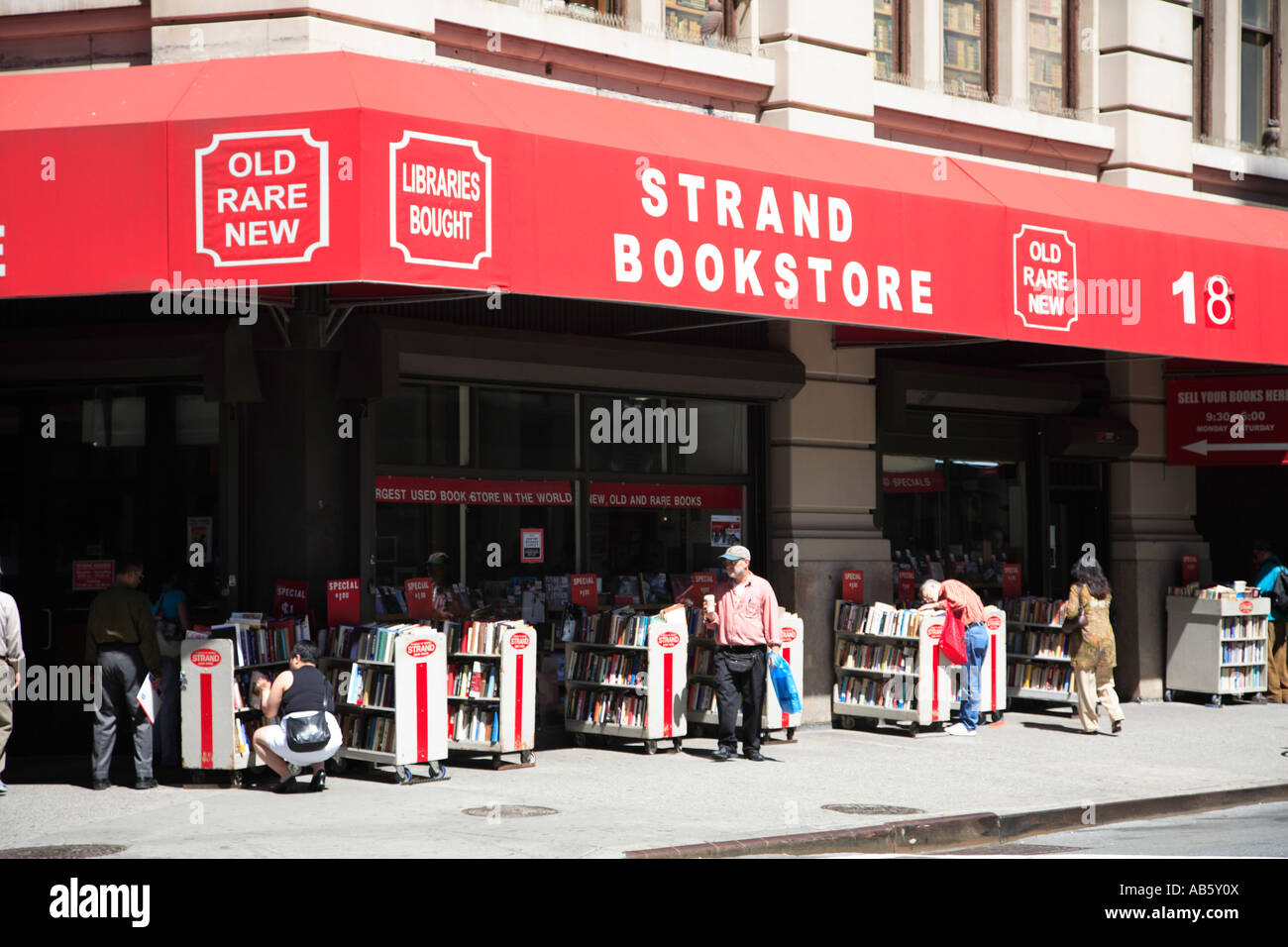 Strand bookstore new york hi-res stock photography and images - Alamy