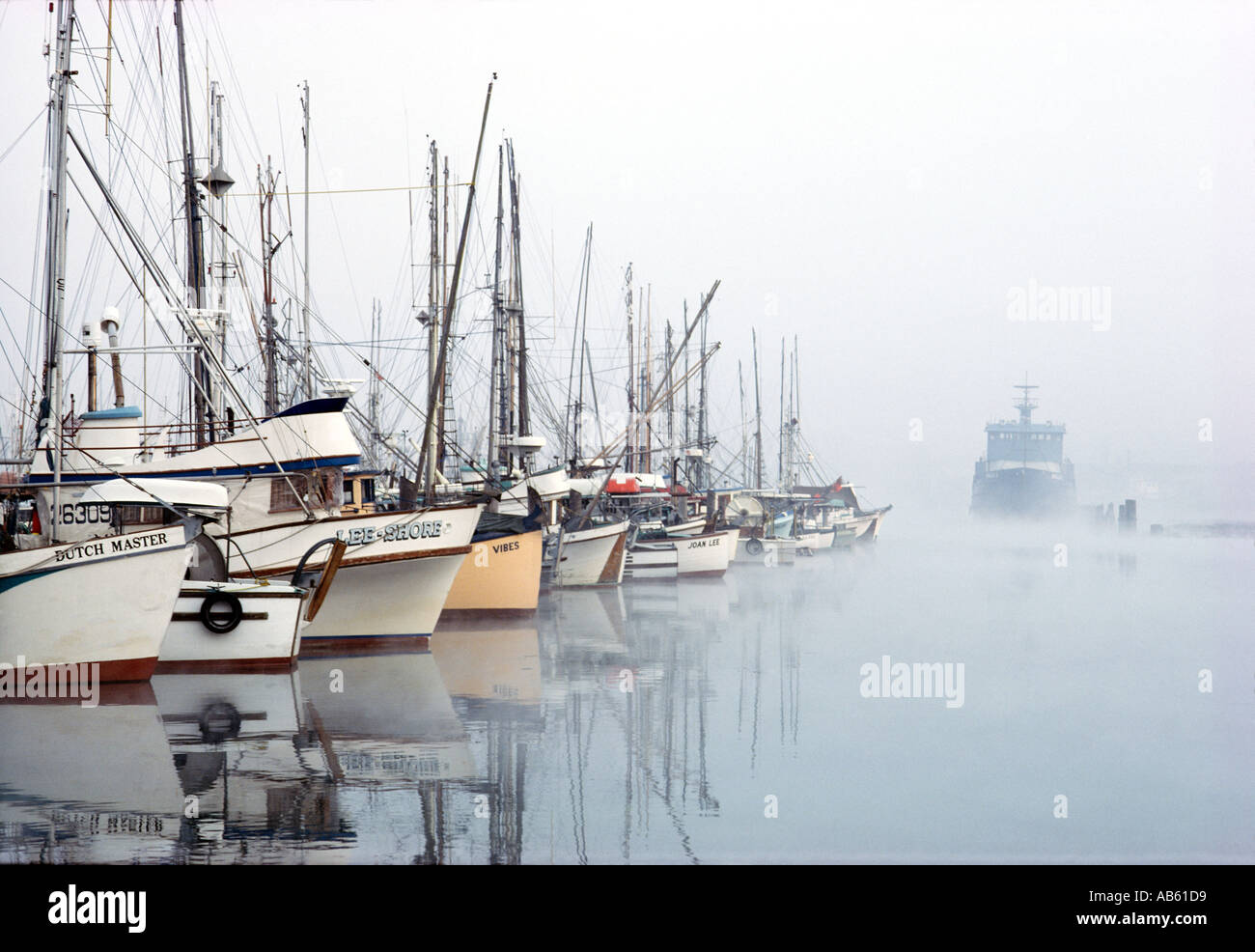 Commercial fishing boats docked at Fishermen's Terminal at Salmon Bay ...