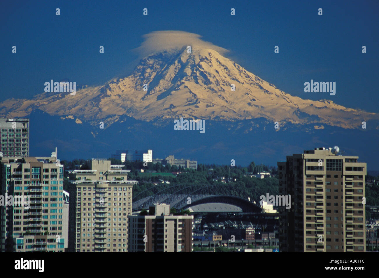 Mount Rainer with lenticular cloud and Seattle Washington skyline in ...