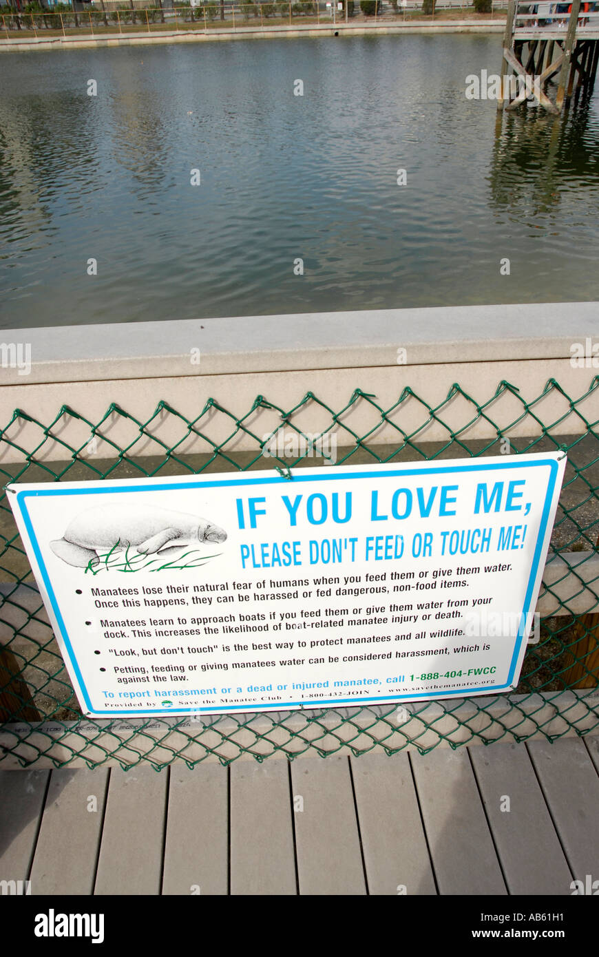 Endangered species sign hi-res stock photography and images - Alamy