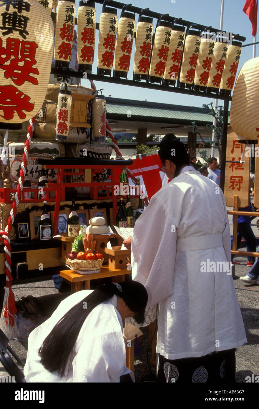 Japanese priest, Buddhist priest, praying at altar, praying, altar ...
