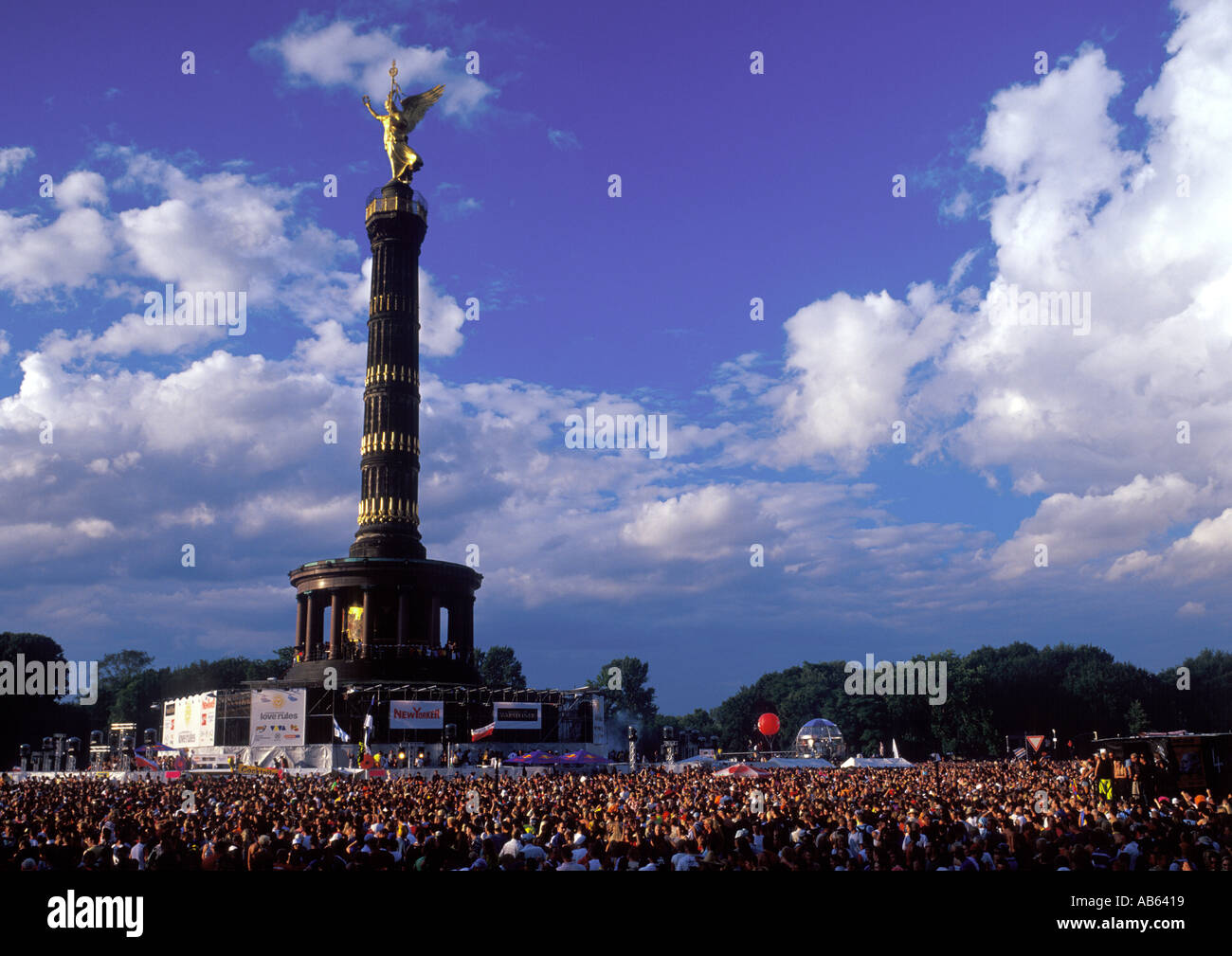 Love Parade 2003 at the Victory Column Berlin Germany Stock Photo - Alamy