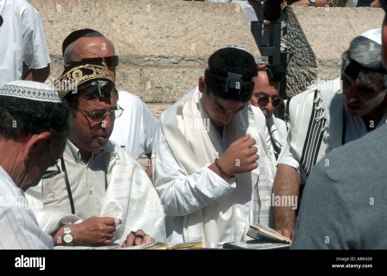 Judiasm Jews at the Western Wall in jerusalem Stock Photo - Alamy