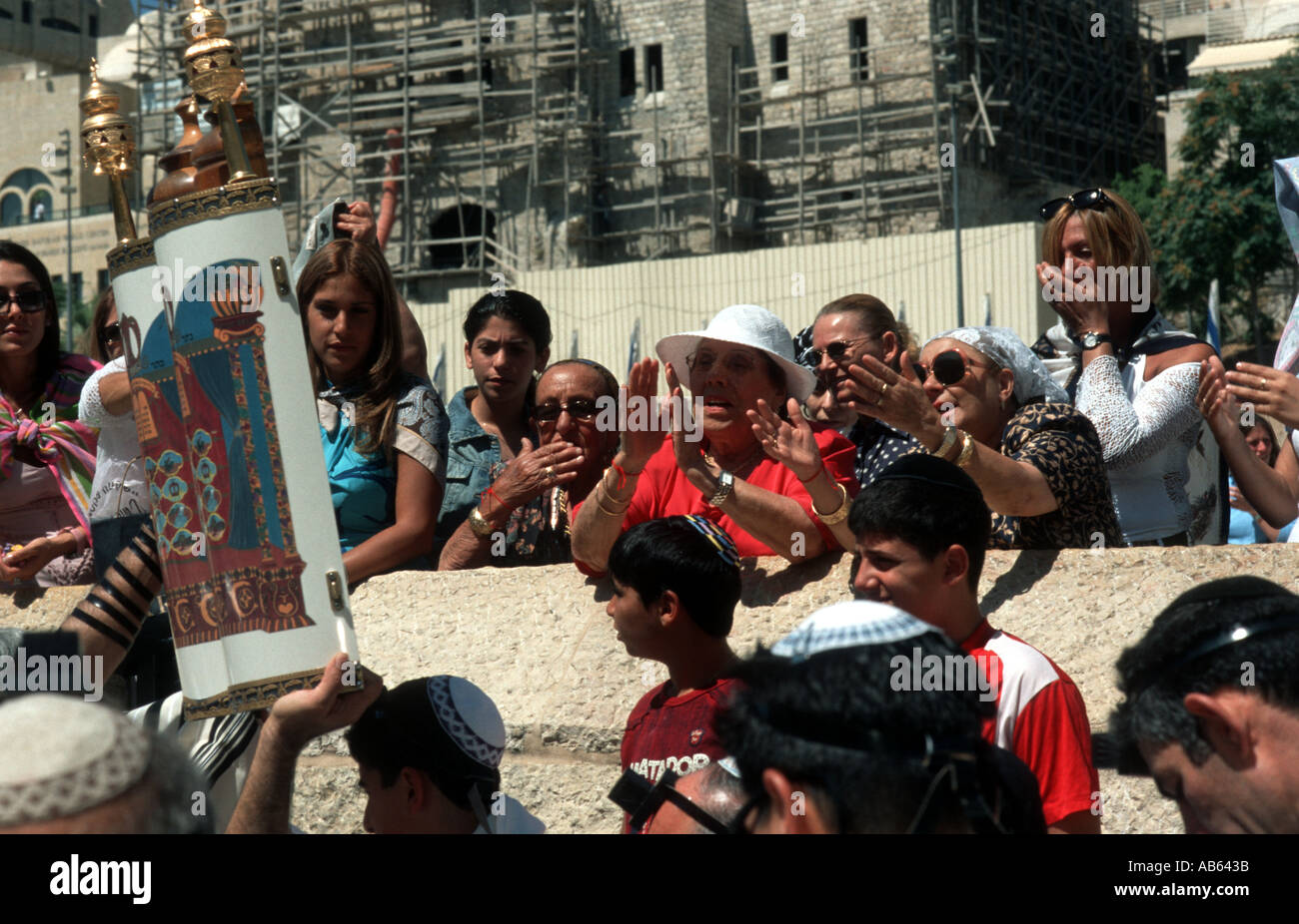 Judiasm Jews at the Western Wall in jerusalem Stock Photo - Alamy