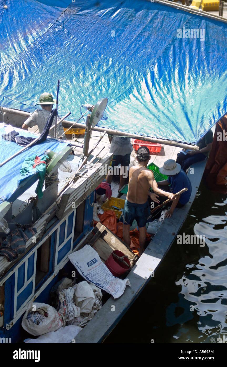 Boat workers preparing to transport items from the Fish Market in Hoi ...