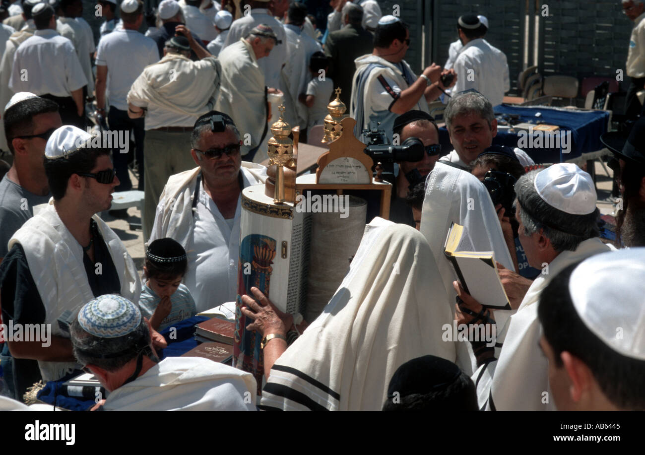 Judiasm Jews at the Western Wall in jerusalem Stock Photo - Alamy