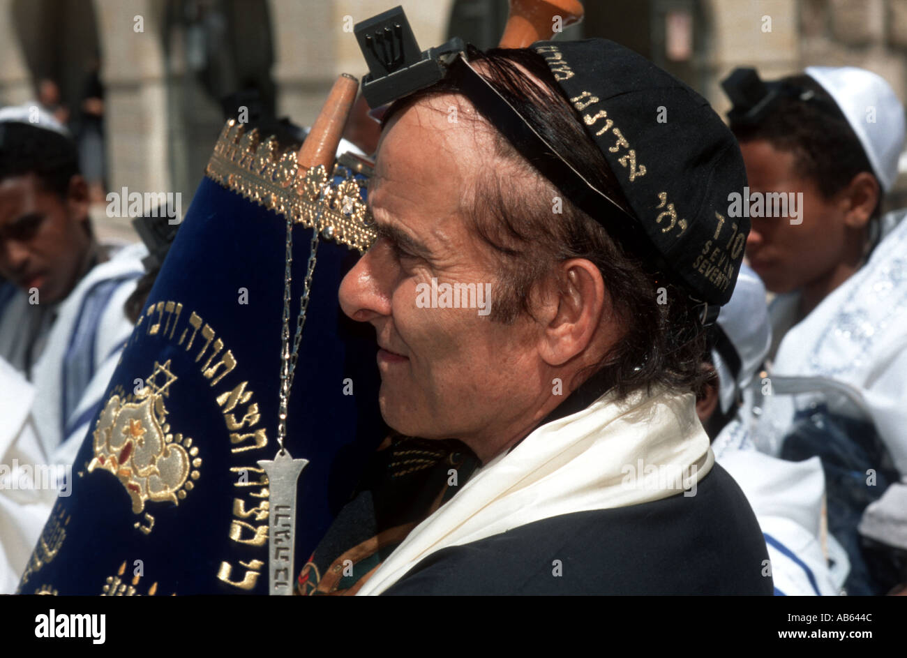 Judiasm Jews at the Western Wall in jerusalem Stock Photo - Alamy