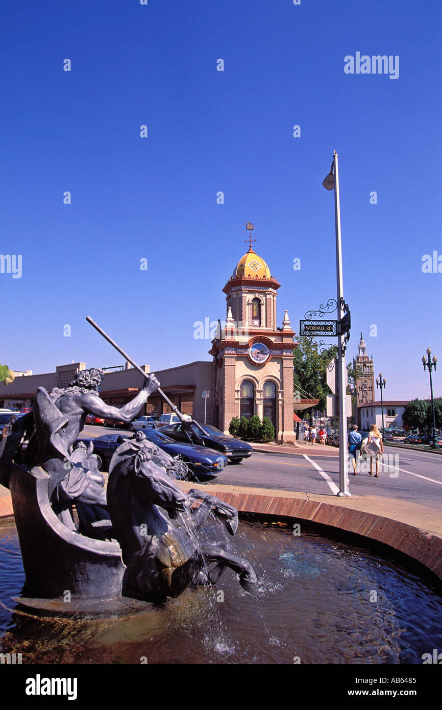 Country club plaza hi-res stock photography and images - Alamy