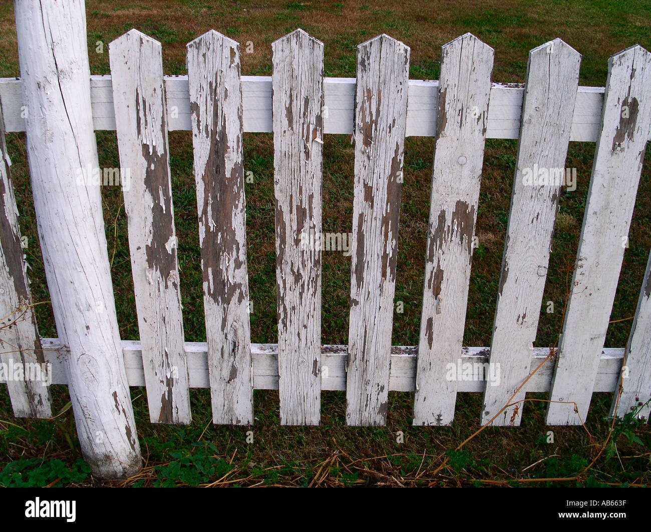 Weathered fence pickets hi-res stock photography and images - Alamy