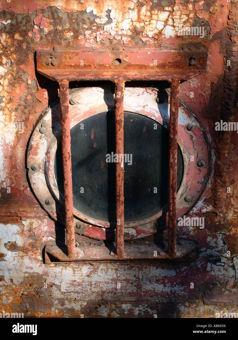 Ship round window hi-res stock photography and images - Alamy
