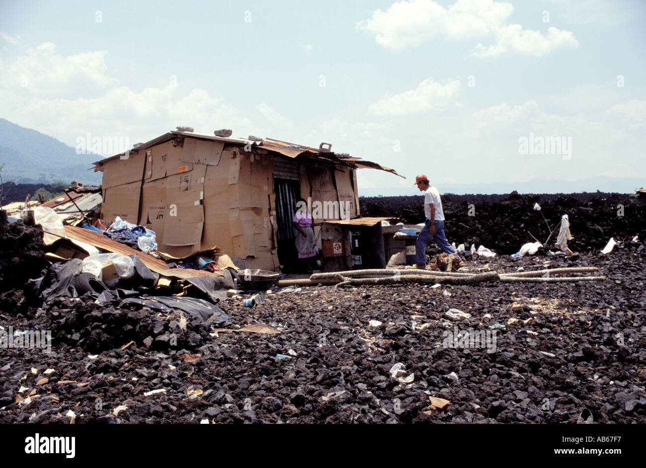 People living in the middle of a lava flow in El Salvador where they ...