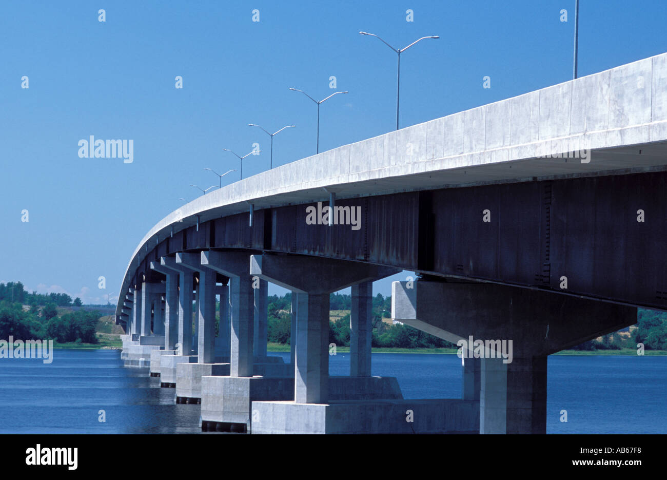 Four lane bridge hi-res stock photography and images - Alamy