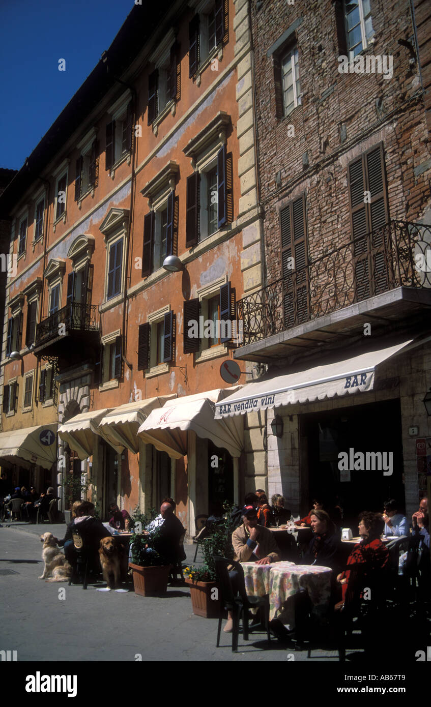 Medieval town Orvieto street scene with street cafes and restaurants ...