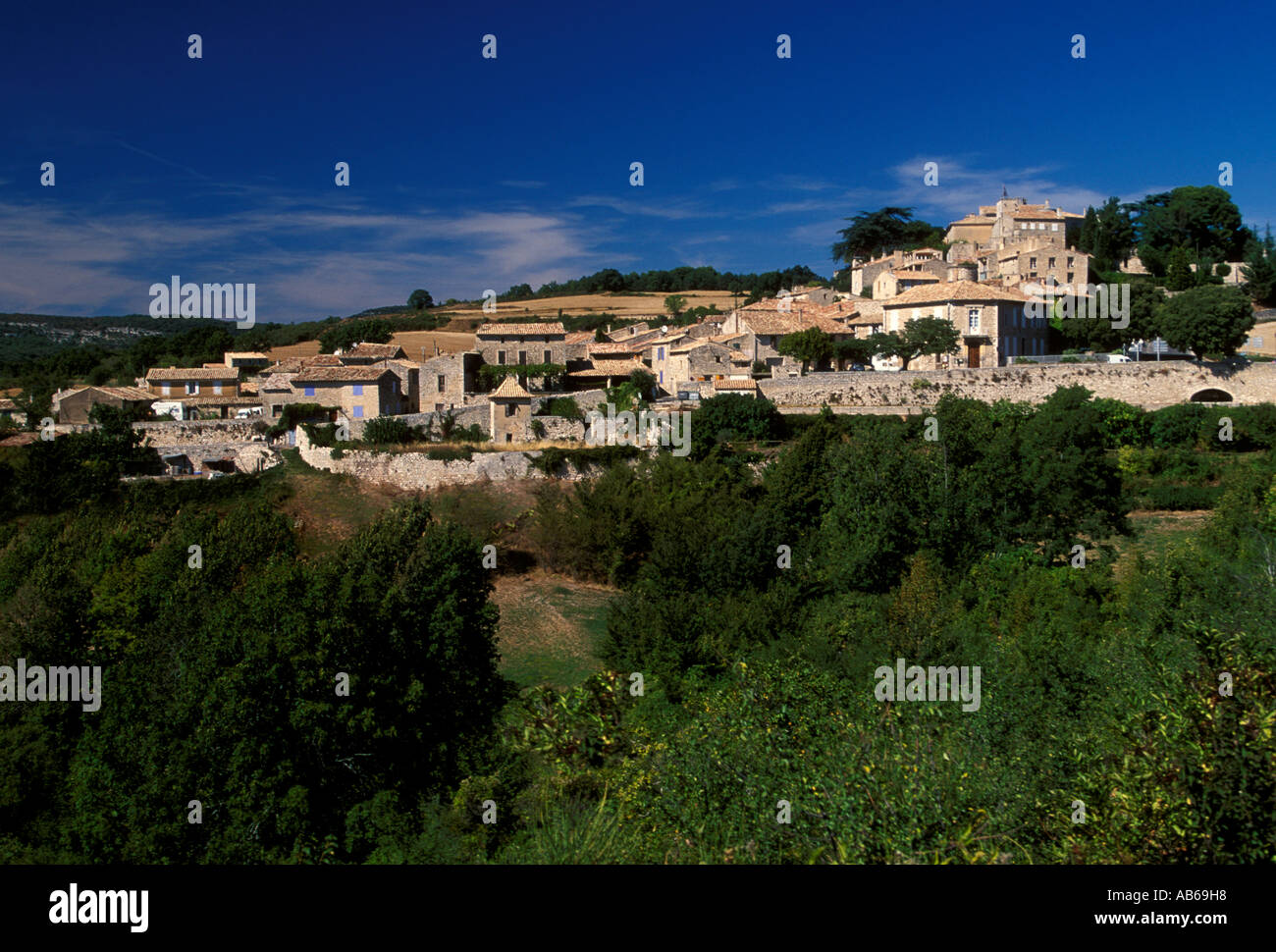 hilltop village of Murs, Murs, Vaucluse, Provence, France, Europe Stock ...