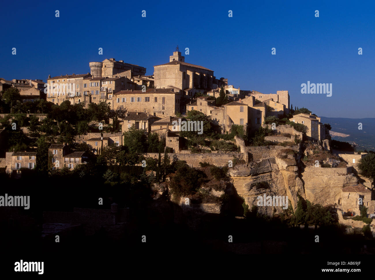 buildings, hilltop village, hilltop village of Gordes, village of ...