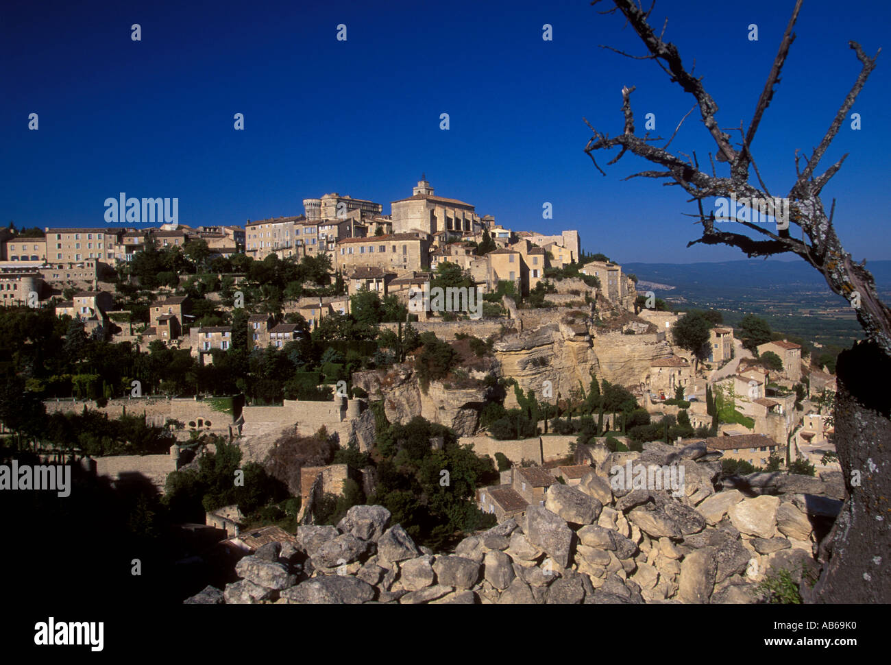 buildings, hilltop village, hilltop village of Gordes, village of ...