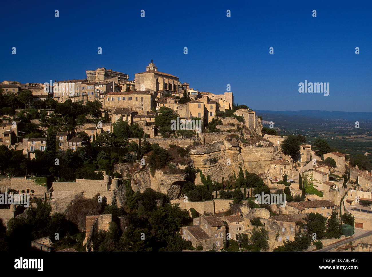 buildings, hilltop village, hilltop village of Gordes, village of ...