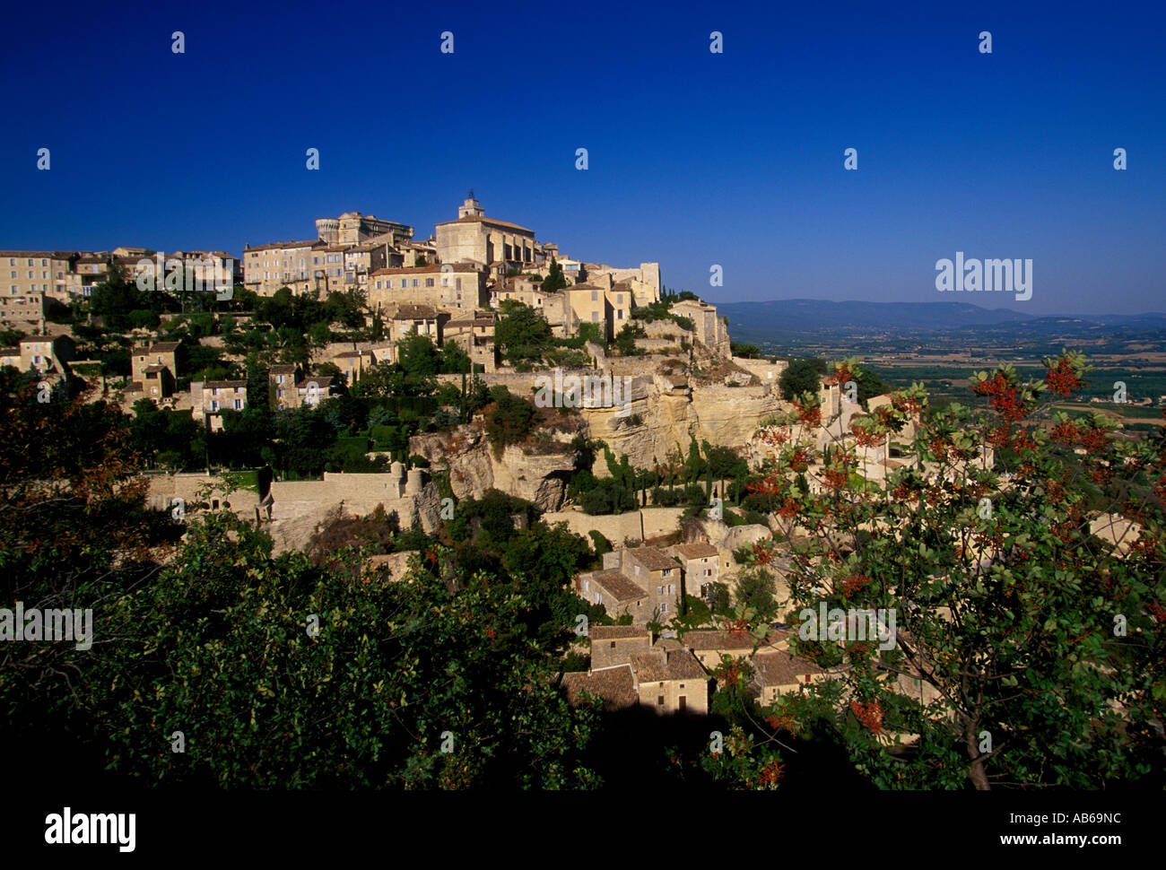 buildings, hilltop village, hilltop village of Gordes, village of ...