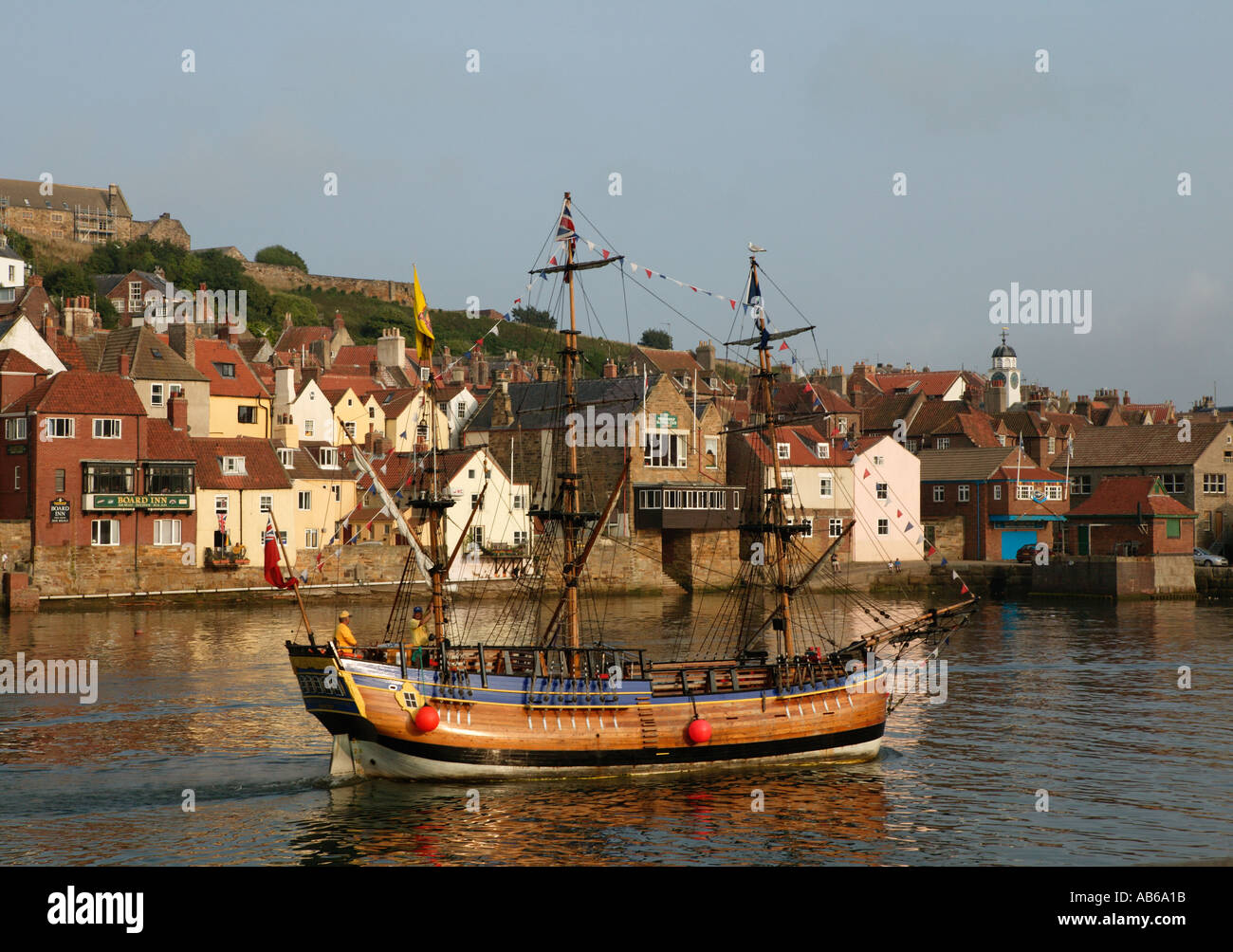 WHITBY HARBOUR OLD SIDE WITH SAILING SHIP Stock Photo - Alamy