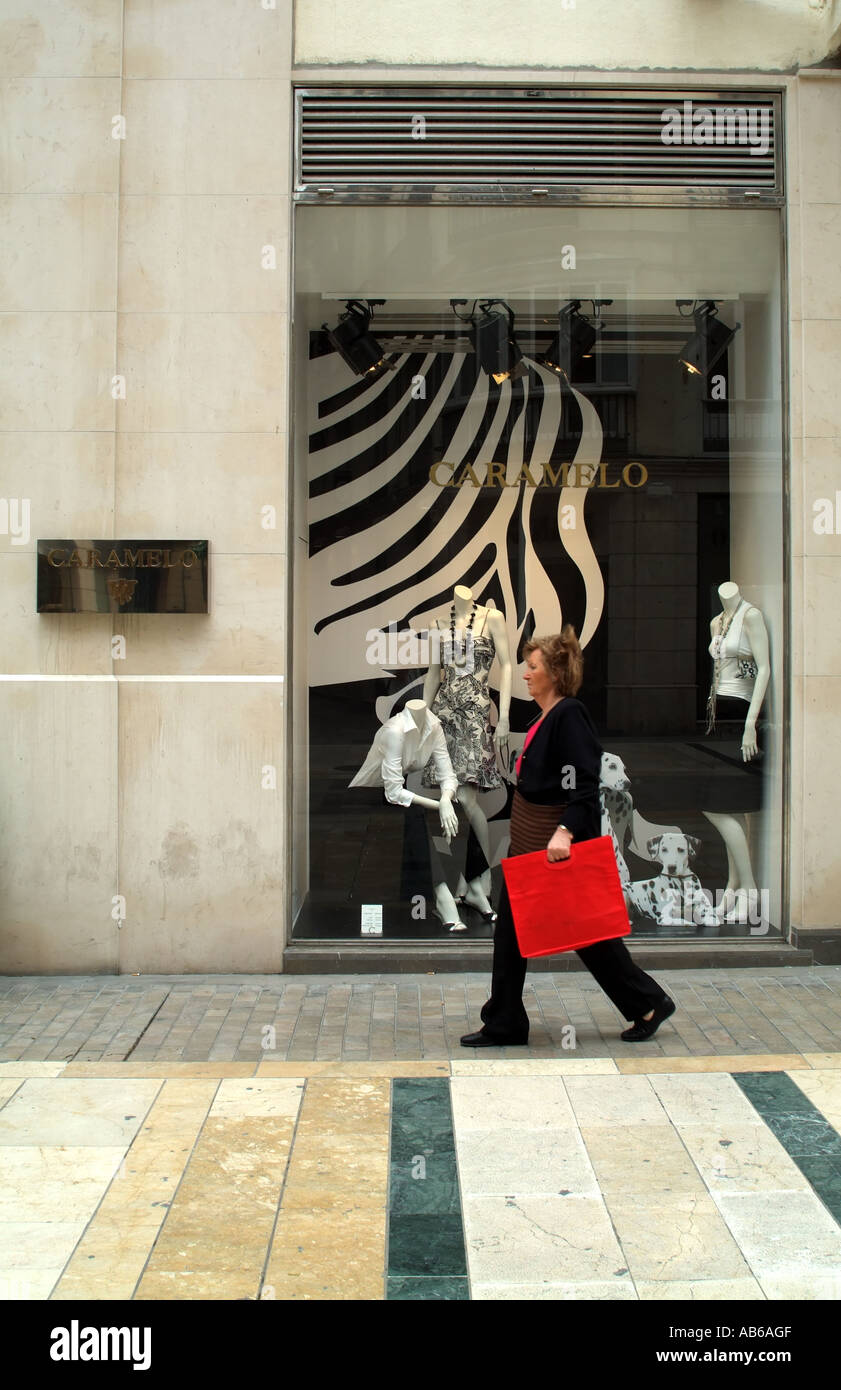 Exterior of clothing stores in spain hi-res stock photography and ...