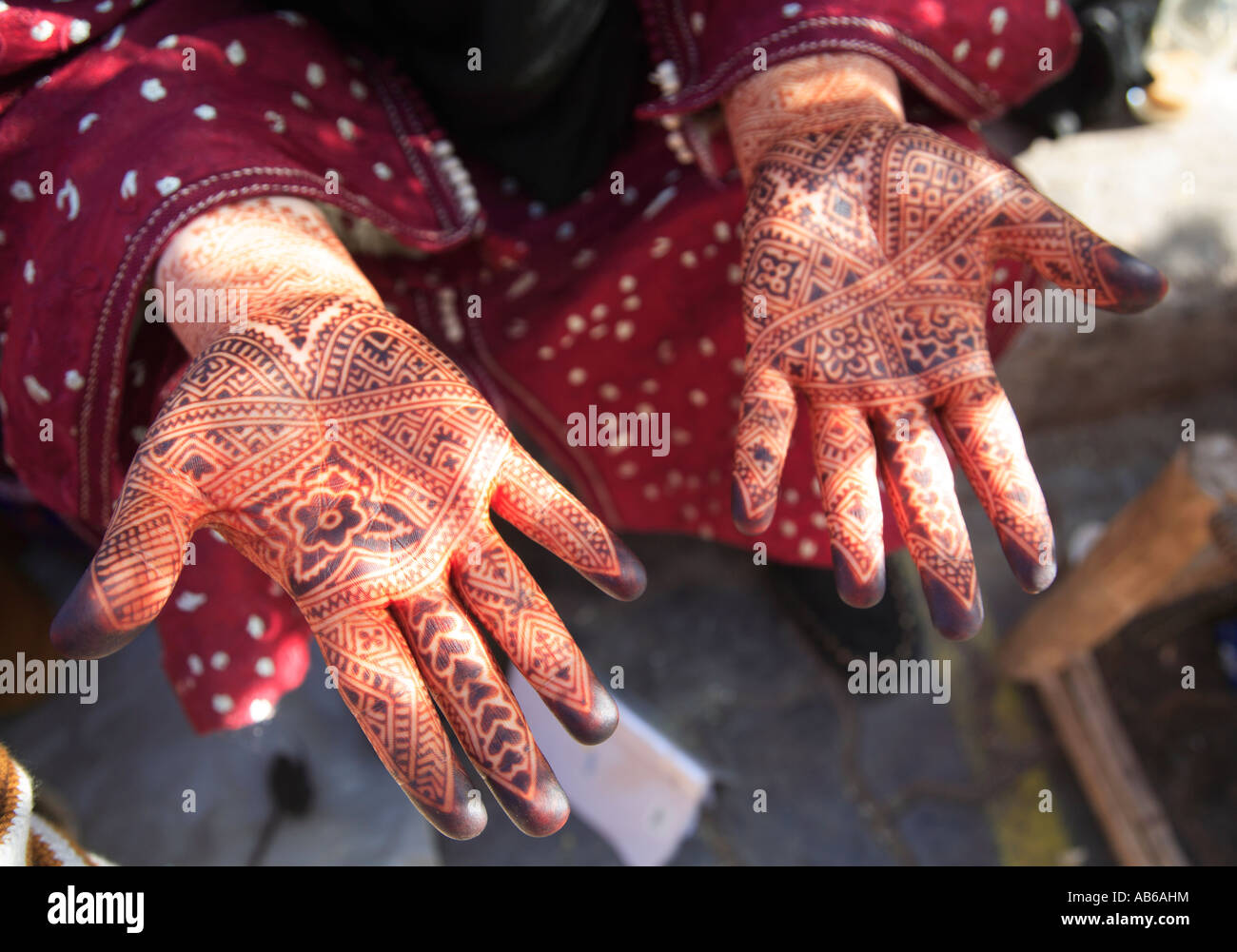 Ornate henna tatoo on hands of Berber woman Marrakesh Morocco Medina ...
