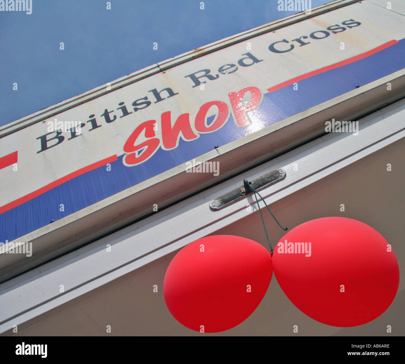British red cross shop hi-res stock photography and images - Alamy