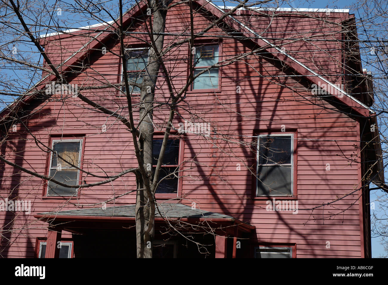 Red clapboard houses hi-res stock photography and images - Alamy