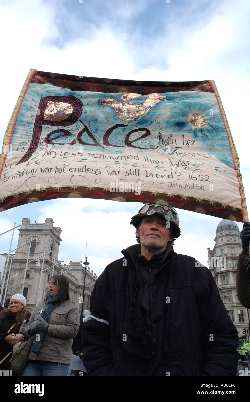 Anti war demonstrator brian haw hi-res stock photography and images - Alamy