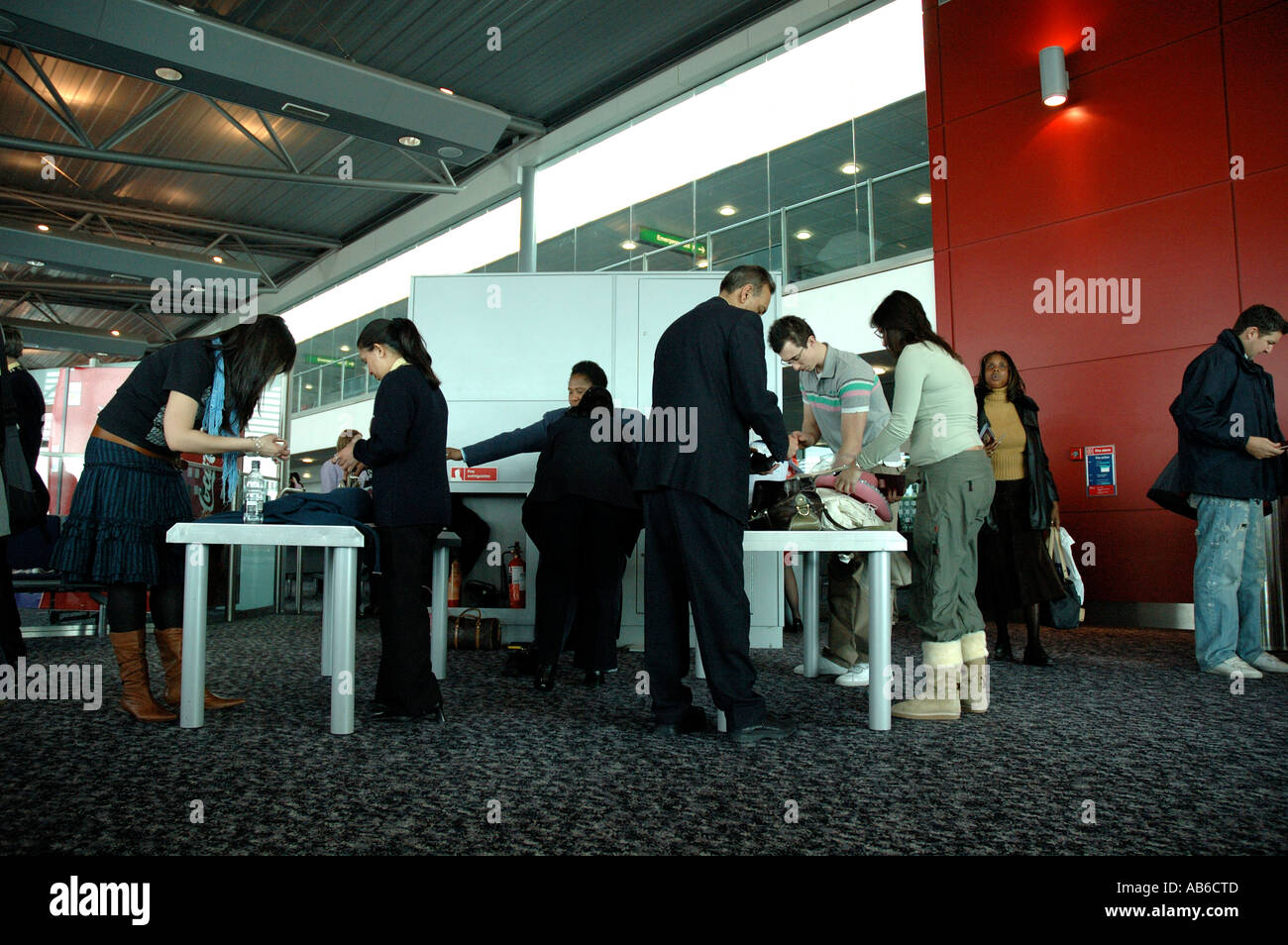London airport security hi-res stock photography and images - Alamy