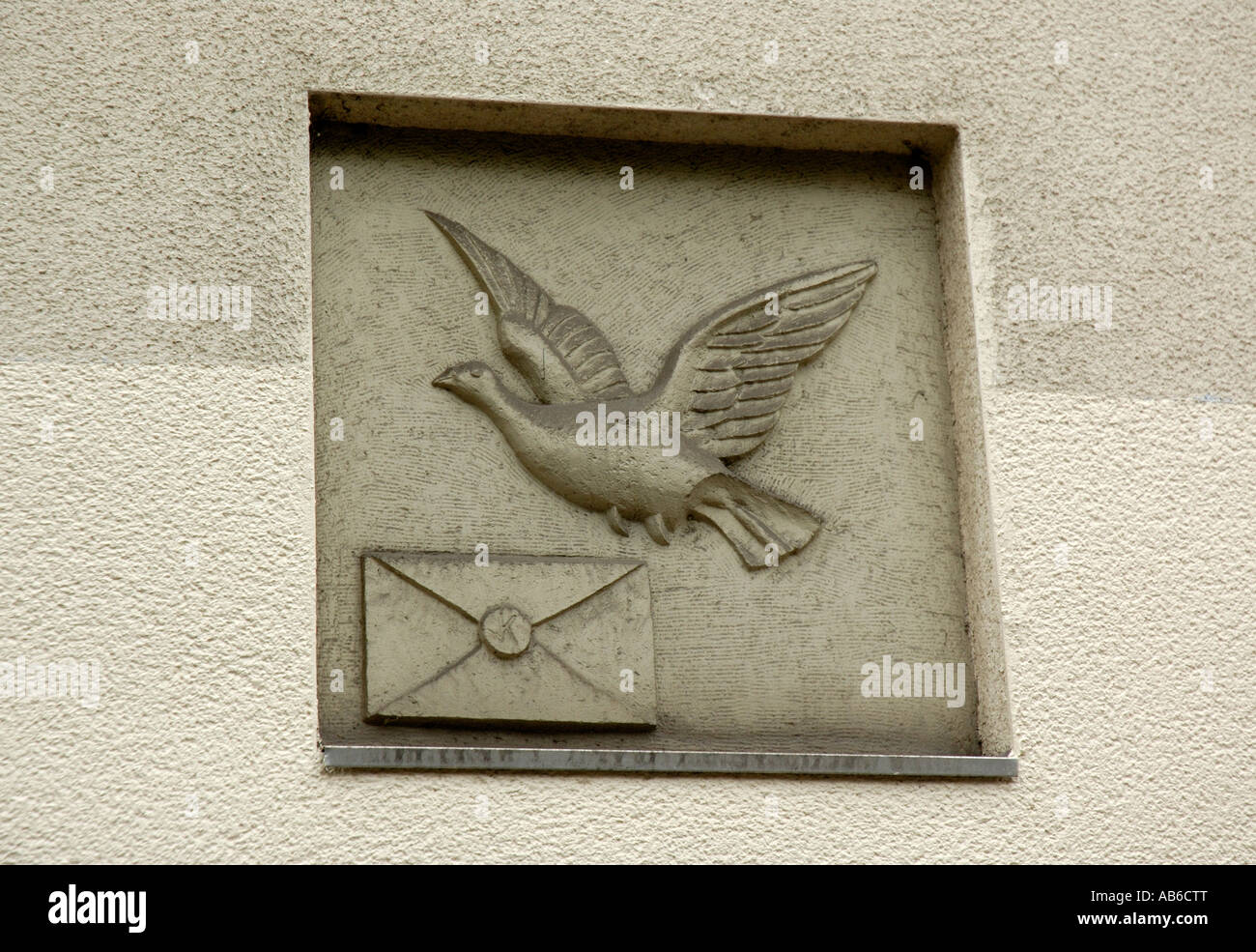 Pigeon post hi-res stock photography and images - Alamy